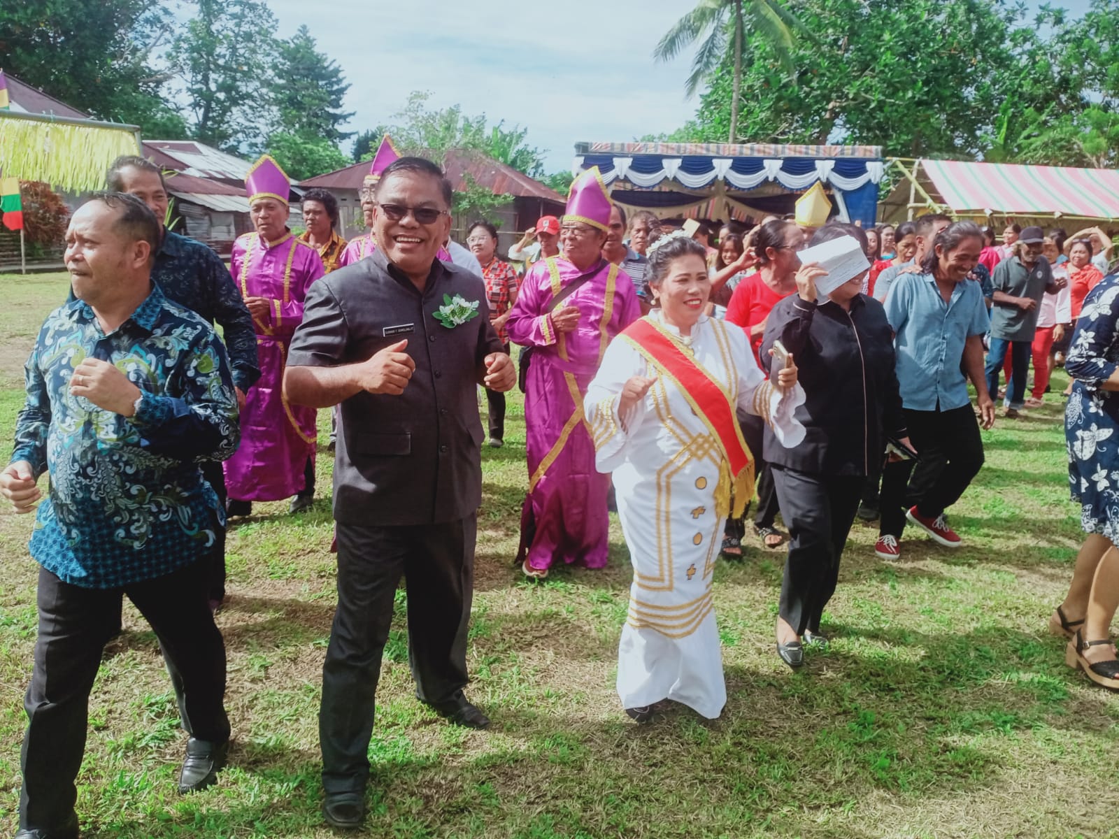 ASISTEN EKBANG WAKILI BUPATI TALAUD HADIRI GELAR ADAT MANDURU’U TONNA ...